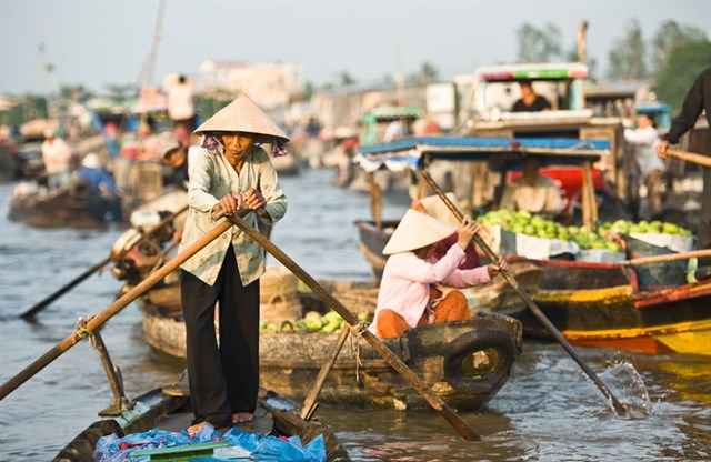 CAI BE FLOATING MARKET - MEKONG DELTA WITH CHOCOLATE DROP